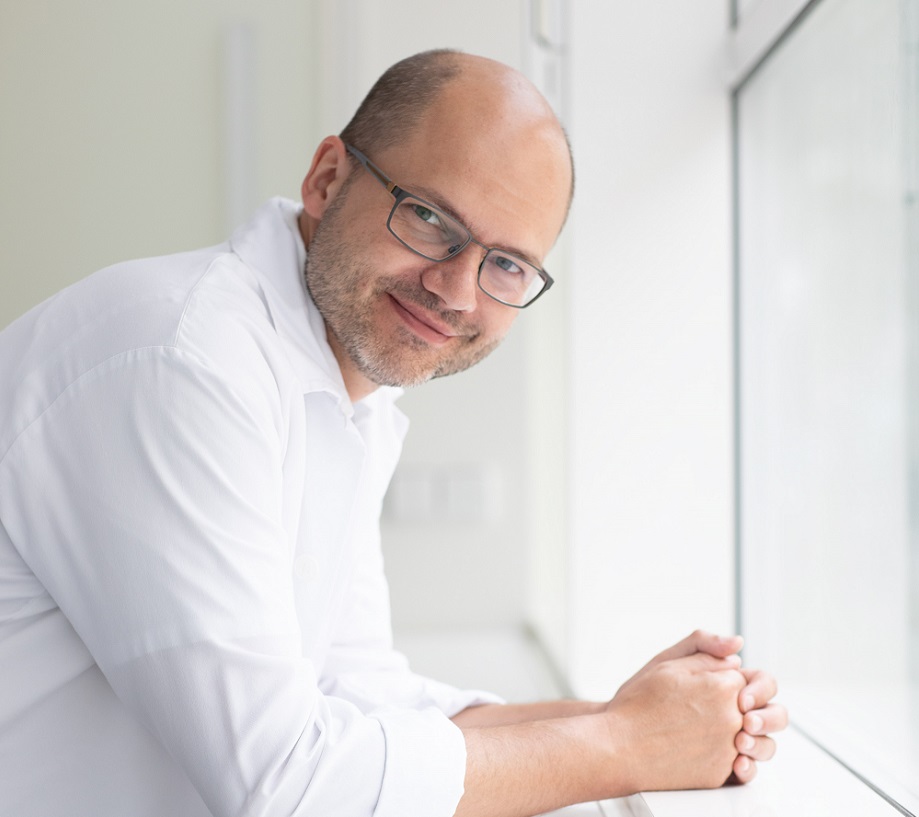 Lékař: Osmdesát procent porodů zvládnou asistentky